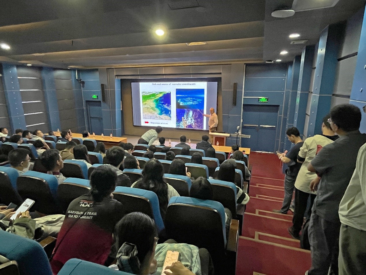 法国国家科学研究中心—岩石学和地球化学中心Albert Galy教授来访交流